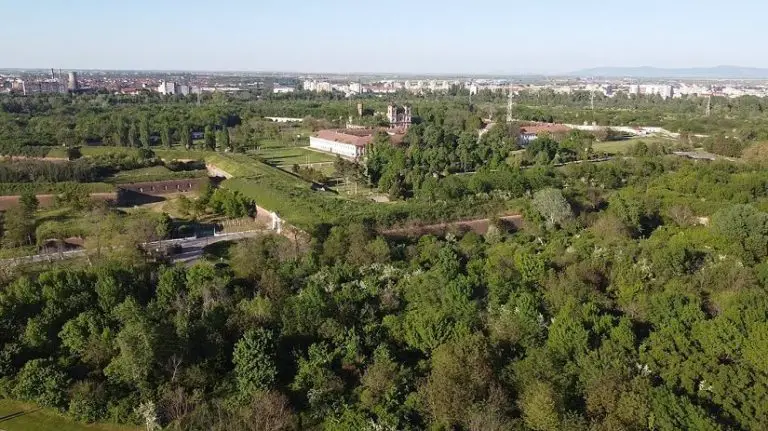 Arad - Top 20 atracții și obiective turistice - Travel With A Spin