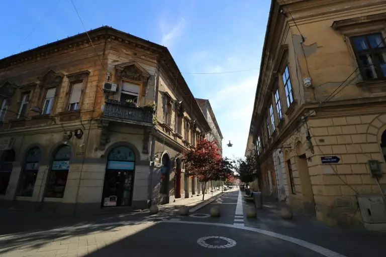 Arad - Top 20 atracții și obiective turistice - Travel With A Spin