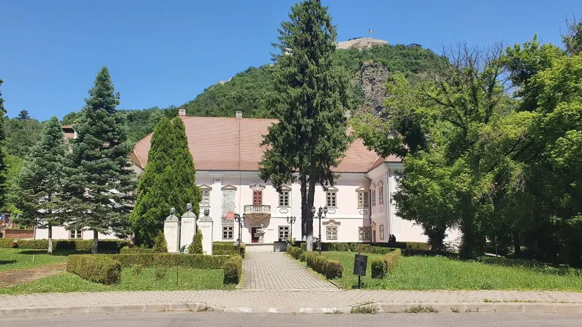 Deva - Top 10 obiective turistice (Hunedoara, România) - Travel With A Spin