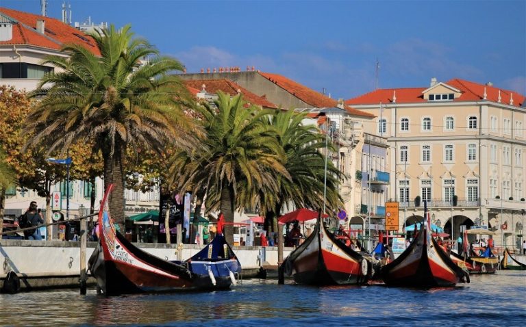 Top 25 de locuri de vizitat în Portugalia (+ hartă) - Travel With A Spin